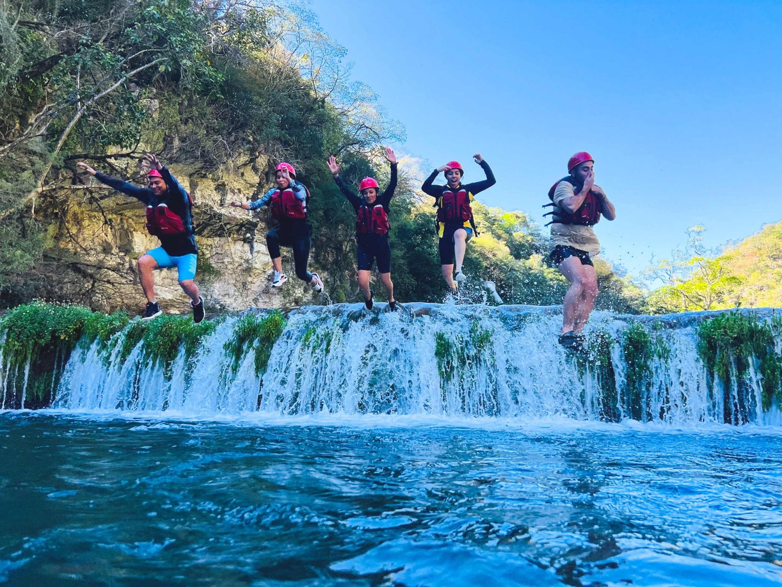 Salto en Cascadas en Micos en la Huasteca Potosina - Rio Adventure Mexico