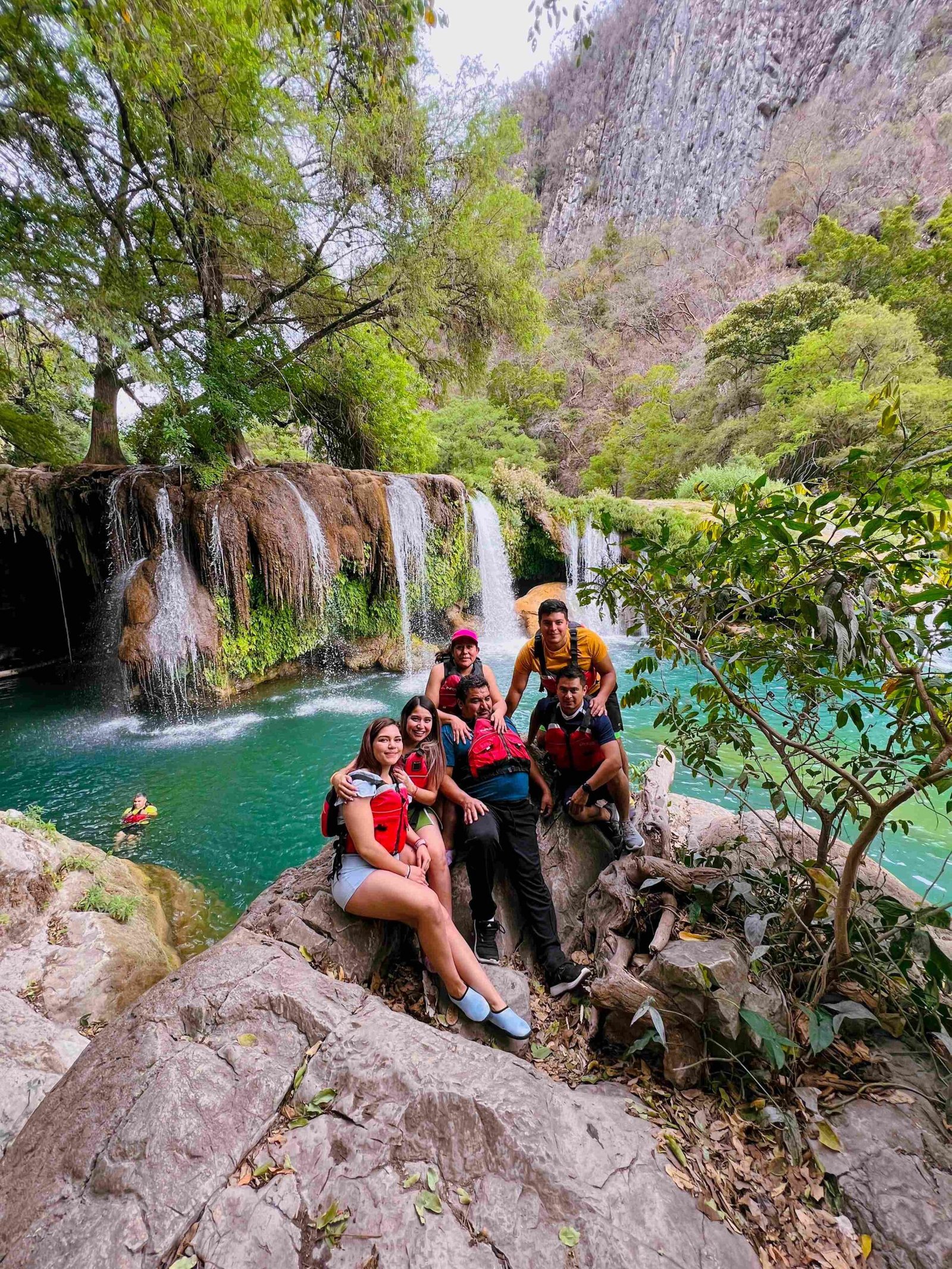 Salto en Cascadas en Micos en la Huasteca Potosina - Rio Adventure Mexico
